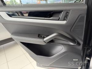 Pelēks Porsche Cayenne 2023 Rīga, ar dzinēja tilpumu 4.00 L un nobraukumu 18 tūkst. km par 99900 €, foto 28 vietnē AUTOMOTO.COM.LV