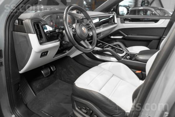 Grey Porsche Cayenne 2024 in Riga, with an engine capacity of 4.00 L and mileage of 46 thousand km for 176539 €, photo 9 on AUTOMOTO.COM.LV