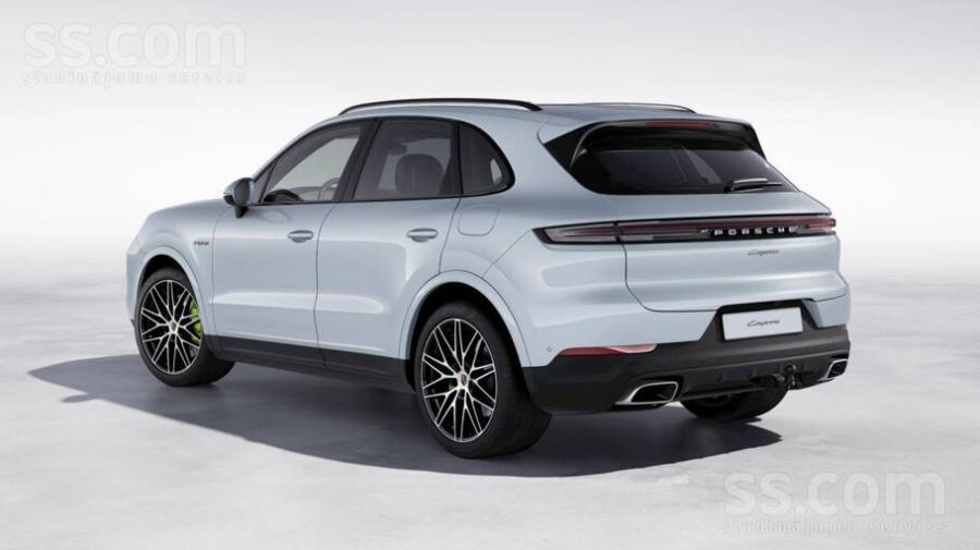 Grey Porsche Cayenne 2024 in Riga, with an engine capacity of 3.00 L and mileage of 14 thousand km for 98000 €, photo 4 on AUTOMOTO.COM.LV