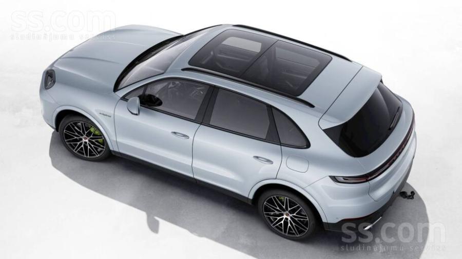 Grey Porsche Cayenne 2024 in Riga, with an engine capacity of 3.00 L and mileage of 14 thousand km for 98000 €, photo 5 on AUTOMOTO.COM.LV