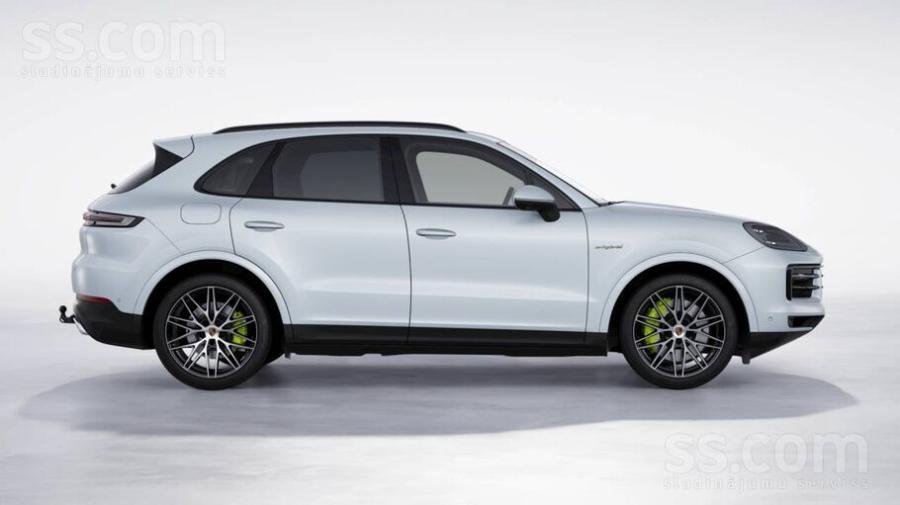 Grey Porsche Cayenne 2024 in Riga, with an engine capacity of 3.00 L and mileage of 14 thousand km for 98000 €, photo 7 on AUTOMOTO.COM.LV