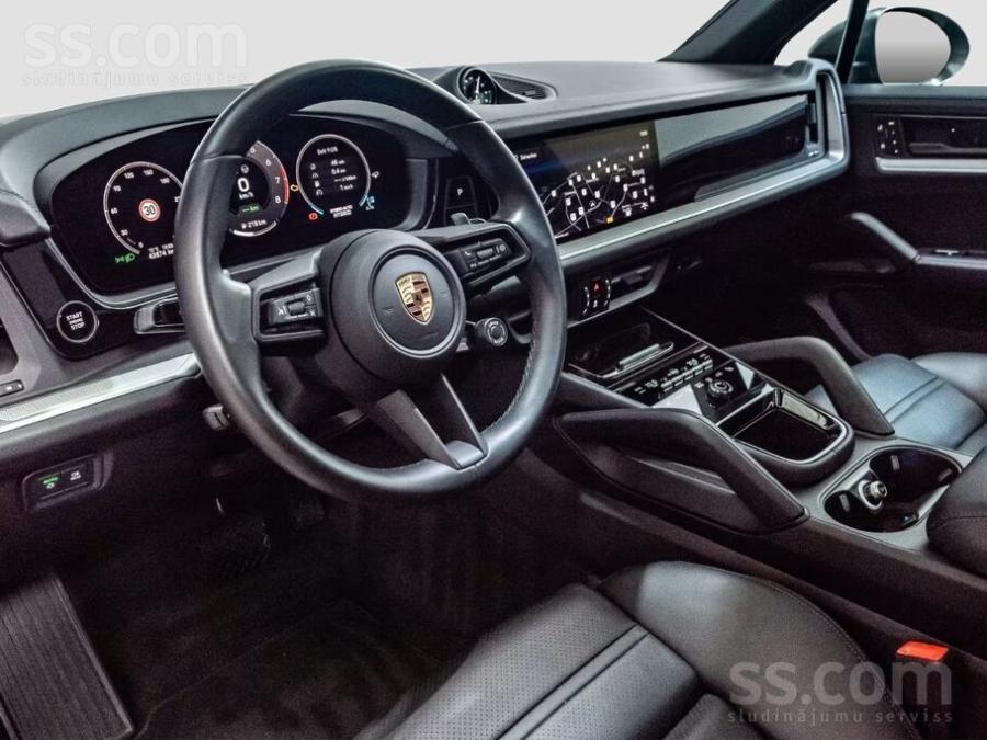 Grey Porsche Cayenne 2024 in Riga, with an engine capacity of 3.00 L and mileage of 44 thousand km for 98700 €, photo 8 on AUTOMOTO.COM.LV