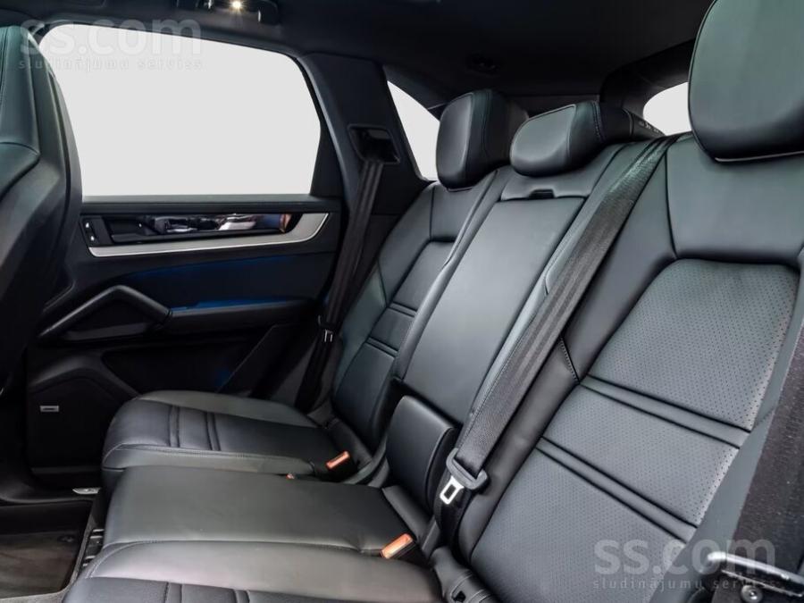 Grey Porsche Cayenne 2024 in Riga, with an engine capacity of 3.00 L and mileage of 44 thousand km for 98700 €, photo 11 on AUTOMOTO.COM.LV