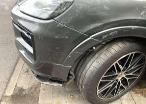 Pelēks Porsche Cayenne 2024 Viļņa, ar dzinēja tilpumu 3.00 L un nobraukumu 50 tūkst. km par 61710 €, foto 3 vietnē AUTOMOTO.COM.LV