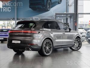 Grey Porsche Cayenne 2024 in Riga, with an engine capacity of 3.00 L and mileage of 17 thousand km for 98000 €, photo 4 on AUTOMOTO.COM.LV