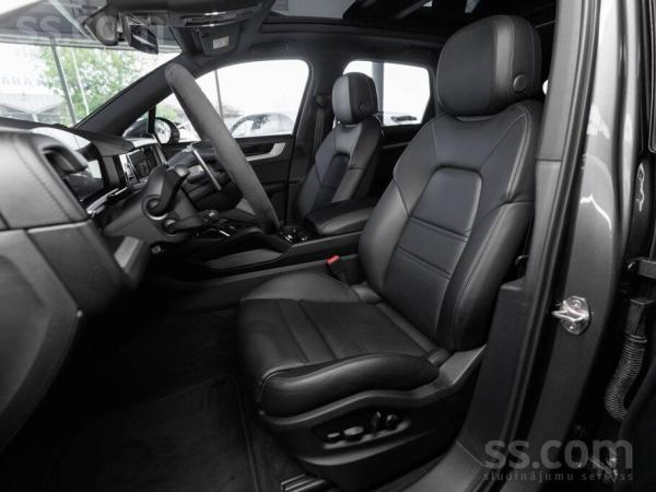 Pelēks Porsche Cayenne 2024 Rīga, ar dzinēja tilpumu 3.00 L un nobraukumu 17 tūkst. km par 98000 €, foto 5 vietnē AUTOMOTO.COM.LV