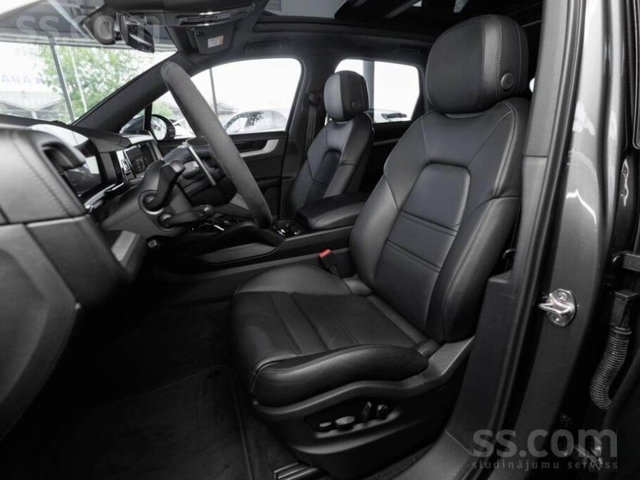 Grey Porsche Cayenne 2024 in Riga, with an engine capacity of 3.00 L and mileage of 17 thousand km for 98000 €, photo 6 on AUTOMOTO.COM.LV