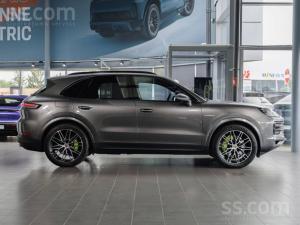 Grey Porsche Cayenne 2024 in Riga, with an engine capacity of 3.00 L and mileage of 17 thousand km for 98000 €, photo 8 on AUTOMOTO.COM.LV