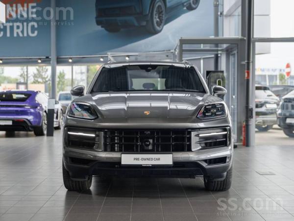 Pelēks Porsche Cayenne 2024 Rīga, ar dzinēja tilpumu 3.00 L un nobraukumu 17 tūkst. km par 98000 €, foto 8 vietnē AUTOMOTO.COM.LV