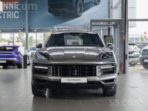 Grey Porsche Cayenne 2024 in Riga, with an engine capacity of 3.00 L and mileage of 17 thousand km for 98000 €, photo 9 on AUTOMOTO.COM.LV