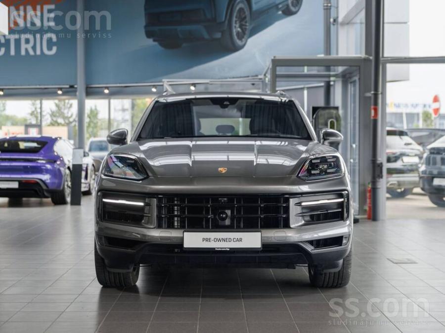 Grey Porsche Cayenne 2024 in Riga, with an engine capacity of 3.00 L and mileage of 17 thousand km for 98000 €, photo 9 on AUTOMOTO.COM.LV