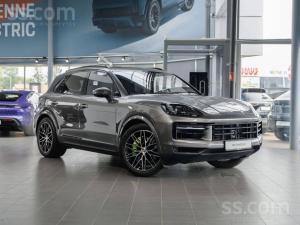 Grey Porsche Cayenne 2024 in Riga, with an engine capacity of 3.00 L and mileage of 17 thousand km for 98000 €, photo 10 on AUTOMOTO.COM.LV