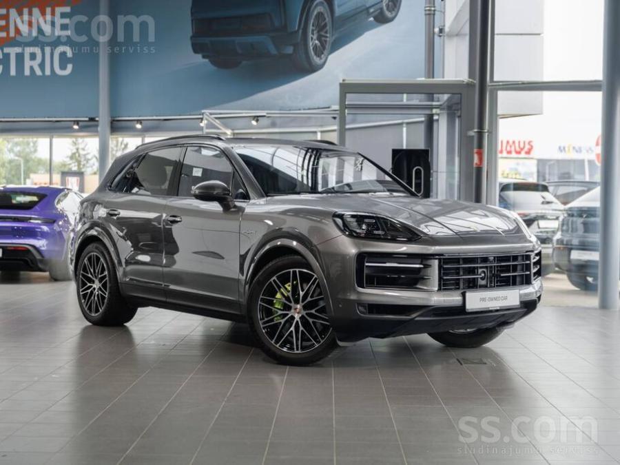 Grey Porsche Cayenne 2024 in Riga, with an engine capacity of 3.00 L and mileage of 17 thousand km for 98000 €, photo 10 on AUTOMOTO.COM.LV