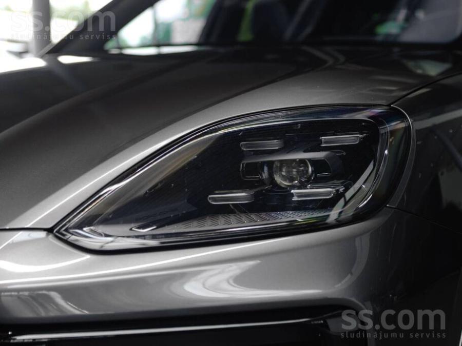 Grey Porsche Cayenne 2024 in Riga, with an engine capacity of 3.00 L and mileage of 17 thousand km for 98000 €, photo 12 on AUTOMOTO.COM.LV