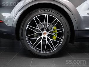 Grey Porsche Cayenne 2024 in Riga, with an engine capacity of 3.00 L and mileage of 17 thousand km for 98000 €, photo 17 on AUTOMOTO.COM.LV