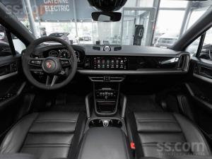 Grey Porsche Cayenne 2024 in Riga, with an engine capacity of 3.00 L and mileage of 17 thousand km for 98000 €, photo 20 on AUTOMOTO.COM.LV