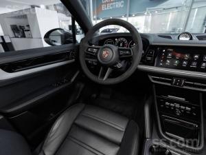 Grey Porsche Cayenne 2024 in Riga, with an engine capacity of 3.00 L and mileage of 17 thousand km for 98000 €, photo 21 on AUTOMOTO.COM.LV