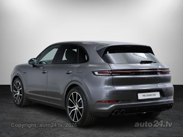 Pelēks Porsche Cayenne 2024 Tallina, ar dzinēja tilpumu 3.00 L un nobraukumu 34 tūkst. km par 99000 €, foto 4 vietnē AUTOMOTO.COM.LV