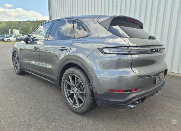 Grey Porsche Cayenne 2024 in Klaipeda, with an engine capacity of 3.00 L and mileage of 52 thousand km for 33750 €, photo 5 on AUTOMOTO.COM.LV