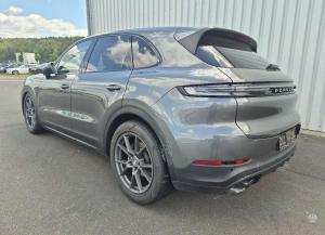 Grey Porsche Cayenne 2024 in Klaipeda, with an engine capacity of 3.00 L and mileage of 52 thousand km for 33750 €, photo 5 on AUTOMOTO.COM.LV