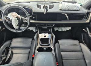 Grey Porsche Cayenne 2024 in Klaipeda, with an engine capacity of 3.00 L and mileage of 52 thousand km for 33750 €, photo 6 on AUTOMOTO.COM.LV