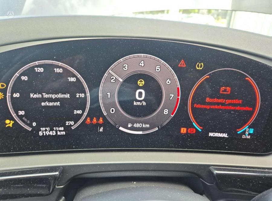 Grey Porsche Cayenne 2024 in Klaipeda, with an engine capacity of 3.00 L and mileage of 52 thousand km for 33750 €, photo 8 on AUTOMOTO.COM.LV