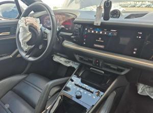 Grey Porsche Cayenne 2024 in Klaipeda, with an engine capacity of 3.00 L and mileage of 52 thousand km for 33750 €, photo 12 on AUTOMOTO.COM.LV