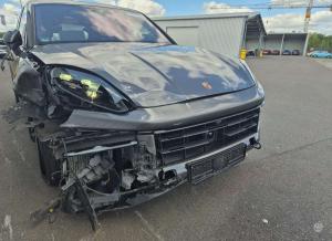 Grey Porsche Cayenne 2024 in Klaipeda, with an engine capacity of 3.00 L and mileage of 52 thousand km for 33750 €, photo 15 on AUTOMOTO.COM.LV