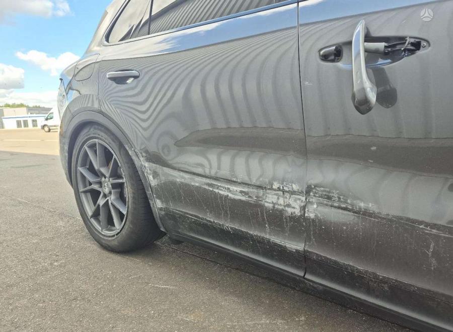Grey Porsche Cayenne 2024 in Klaipeda, with an engine capacity of 3.00 L and mileage of 52 thousand km for 33750 €, photo 17 on AUTOMOTO.COM.LV