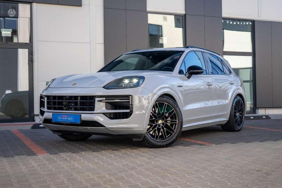 Grey Porsche Cayenne 2024 in Vilnius, with an engine capacity of 3.00 L and mileage of 90 thousand km for 91700 €, photo 5 on AUTOMOTO.COM.LV
