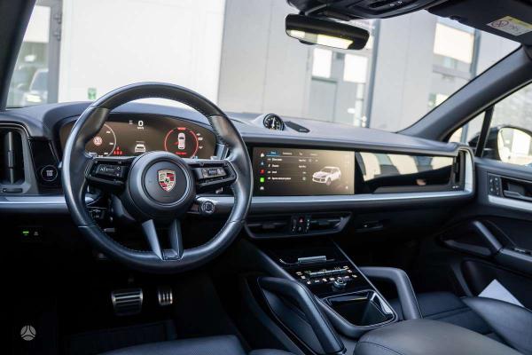 Pelēks Porsche Cayenne 2024 Viļņa, ar dzinēja tilpumu 3.00 L un nobraukumu 90 tūkst. km par 91700 €, foto 7 vietnē AUTOMOTO.COM.LV