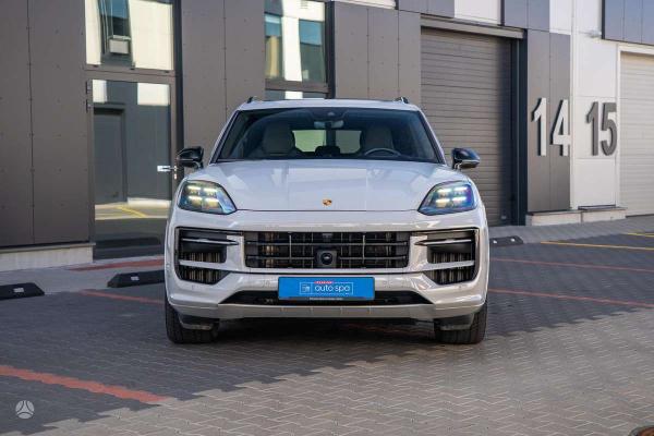 Pelēks Porsche Cayenne 2024 Viļņa, ar dzinēja tilpumu 3.00 L un nobraukumu 90 tūkst. km par 91700 €, foto 8 vietnē AUTOMOTO.COM.LV