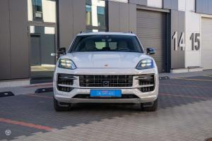Grey Porsche Cayenne 2024 in Vilnius, with an engine capacity of 3.00 L and mileage of 90 thousand km for 91700 €, photo 8 on AUTOMOTO.COM.LV
