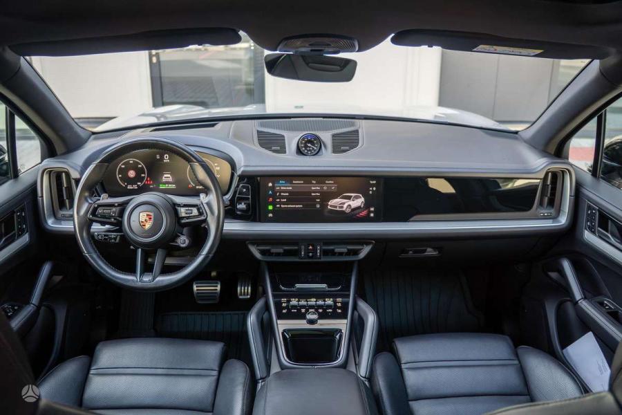 Grey Porsche Cayenne 2024 in Vilnius, with an engine capacity of 3.00 L and mileage of 90 thousand km for 91700 €, photo 10 on AUTOMOTO.COM.LV
