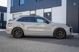 Grey Porsche Cayenne 2024 in Vilnius, with an engine capacity of 3.00 L and mileage of 90 thousand km for 91700 €, photo 13 on AUTOMOTO.COM.LV