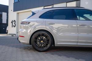 Grey Porsche Cayenne 2024 in Vilnius, with an engine capacity of 3.00 L and mileage of 90 thousand km for 91700 €, photo 15 on AUTOMOTO.COM.LV