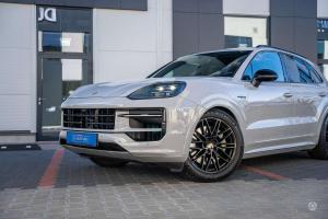 Grey Porsche Cayenne 2024 in Vilnius, with an engine capacity of 3.00 L and mileage of 90 thousand km for 91700 €, photo 17 on AUTOMOTO.COM.LV
