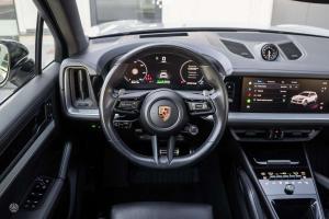 Grey Porsche Cayenne 2024 in Vilnius, with an engine capacity of 3.00 L and mileage of 90 thousand km for 91700 €, photo 19 on AUTOMOTO.COM.LV
