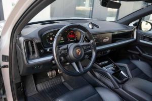 Grey Porsche Cayenne 2024 in Vilnius, with an engine capacity of 3.00 L and mileage of 90 thousand km for 91700 €, photo 26 on AUTOMOTO.COM.LV