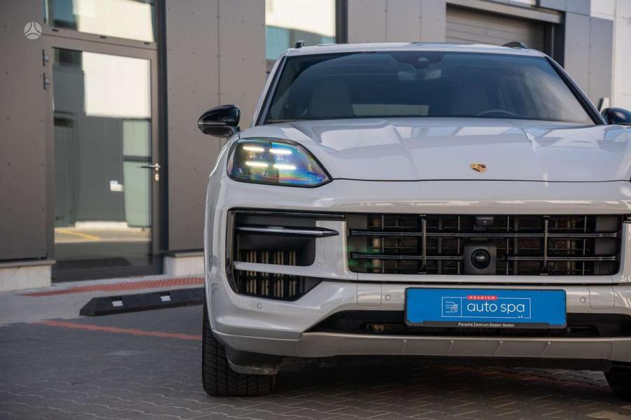 Grey Porsche Cayenne 2024 in Vilnius, with an engine capacity of 3.00 L and mileage of 90 thousand km for 91700 €, photo 38 on AUTOMOTO.COM.LV