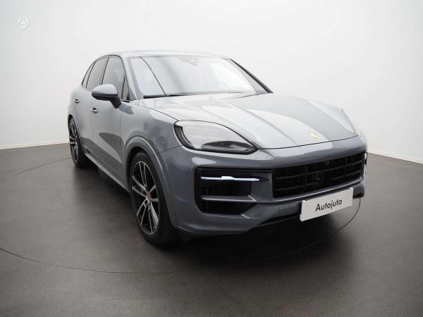 Grey Porsche Cayenne 2024 in Vilnius, with an engine capacity of 2.99 L and mileage of 63 thousand km for 99500 €, photo 4 on AUTOMOTO.COM.LV