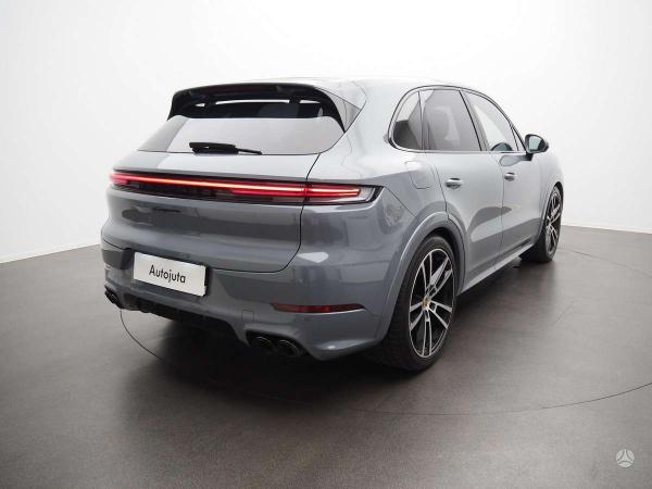 Grey Porsche Cayenne 2024 in Vilnius, with an engine capacity of 2.99 L and mileage of 63 thousand km for 99500 €, photo 5 on AUTOMOTO.COM.LV