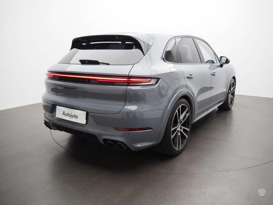Pelēks Porsche Cayenne 2024 Viļņa, ar dzinēja tilpumu 2.99 L un nobraukumu 63 tūkst. km par 99500 €, foto 5 vietnē AUTOMOTO.COM.LV