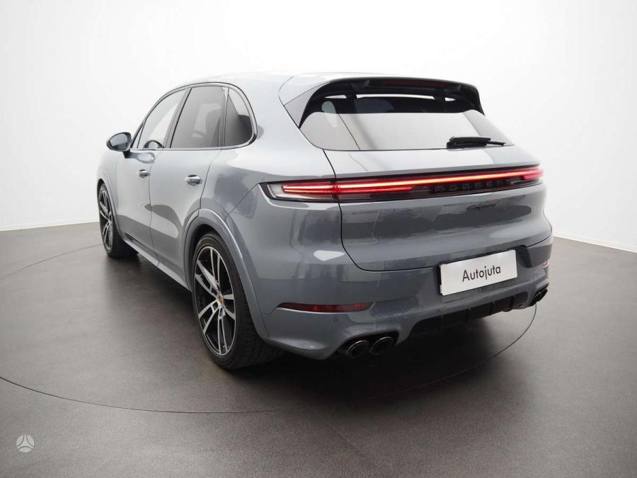 Pelēks Porsche Cayenne 2024 Viļņa, ar dzinēja tilpumu 2.99 L un nobraukumu 63 tūkst. km par 99500 €, foto 7 vietnē AUTOMOTO.COM.LV