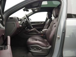 Pelēks Porsche Cayenne 2024 Viļņa, ar dzinēja tilpumu 2.99 L un nobraukumu 63 tūkst. km par 99500 €, foto 9 vietnē AUTOMOTO.COM.LV