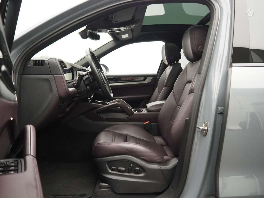 Pelēks Porsche Cayenne 2024 Viļņa, ar dzinēja tilpumu 2.99 L un nobraukumu 63 tūkst. km par 99500 €, foto 9 vietnē AUTOMOTO.COM.LV