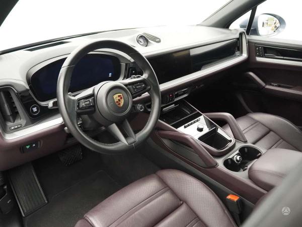Grey Porsche Cayenne 2024 in Vilnius, with an engine capacity of 2.99 L and mileage of 63 thousand km for 99500 €, photo 10 on AUTOMOTO.COM.LV