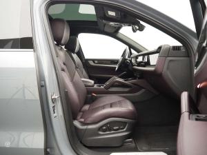 Pelēks Porsche Cayenne 2024 Viļņa, ar dzinēja tilpumu 2.99 L un nobraukumu 63 tūkst. km par 99500 €, foto 12 vietnē AUTOMOTO.COM.LV