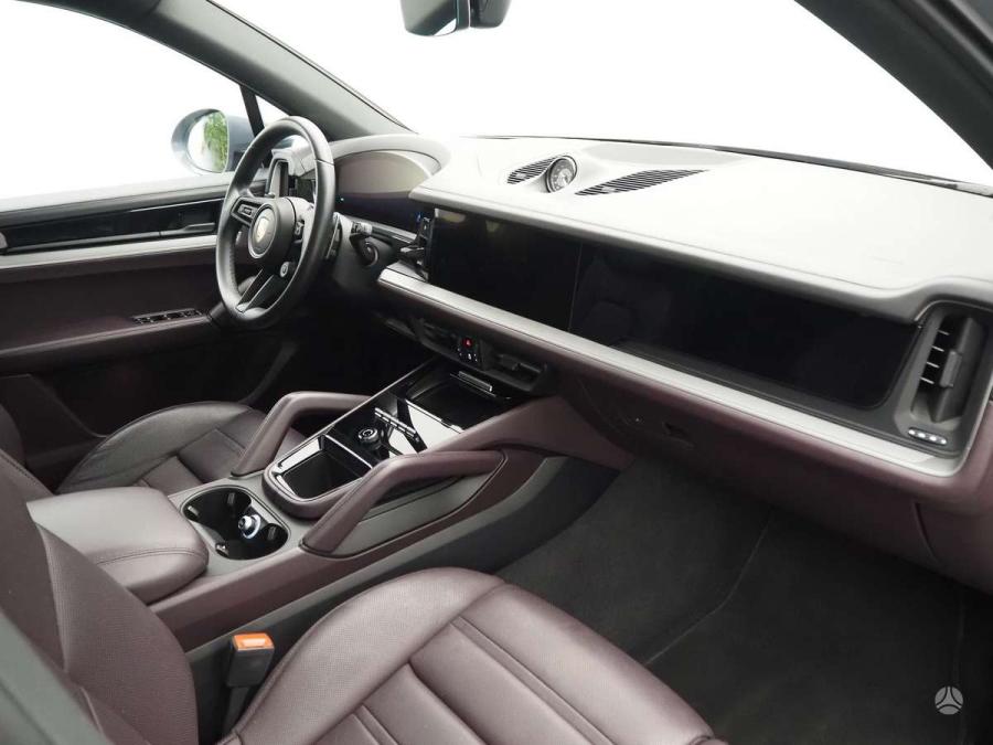 Pelēks Porsche Cayenne 2024 Viļņa, ar dzinēja tilpumu 2.99 L un nobraukumu 63 tūkst. km par 99500 €, foto 13 vietnē AUTOMOTO.COM.LV