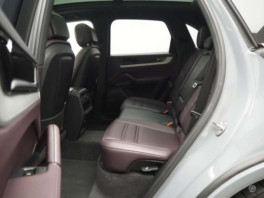 Pelēks Porsche Cayenne 2024 Viļņa, ar dzinēja tilpumu 2.99 L un nobraukumu 63 tūkst. km par 99500 €, foto 15 vietnē AUTOMOTO.COM.LV